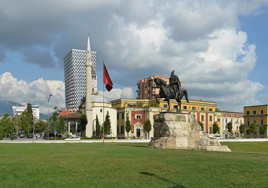 201722_Tirana_-_Skanderbeg_Square_(Sheshi_Skënderbej)_-_by_Pudelek (1 ... 201722_Tirana_-_Skanderbeg_Square_(Sheshi_Skënderbej)_-_by_Pudelek (1 ...